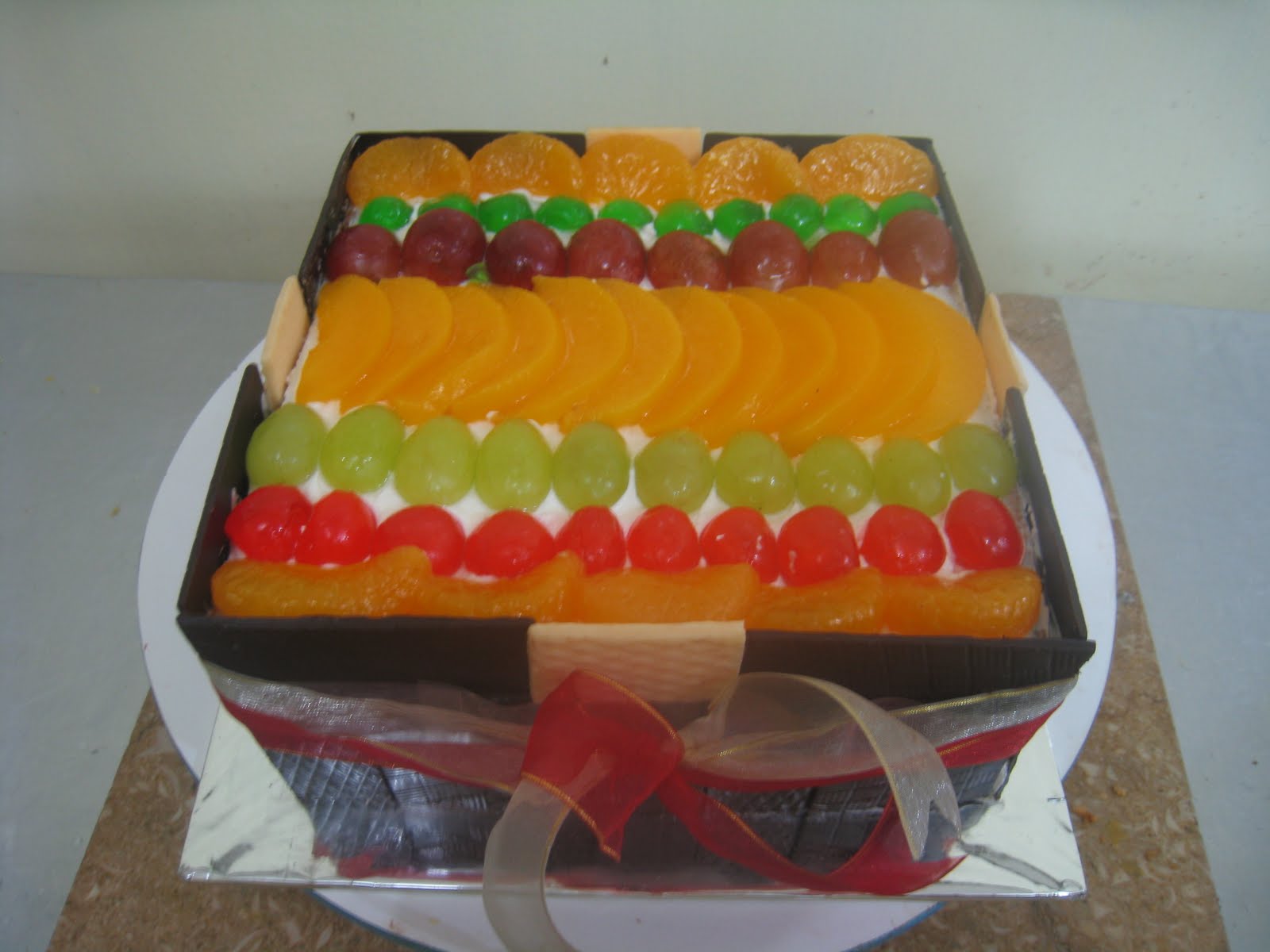 mom's cake: fruit cake in the chocolate box