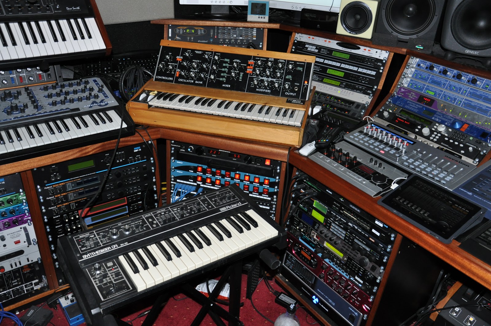 MATRIXSYNTH: Synth.nl Studio & Planetarium Show