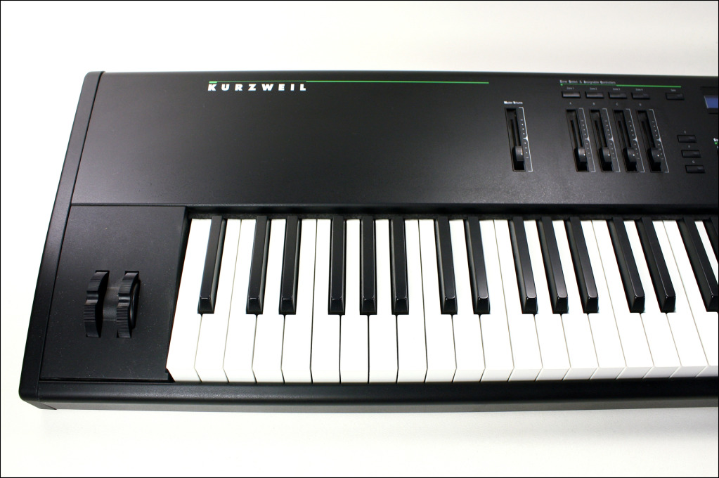 MATRIXSYNTH-B: Kurzweil PC88 MIDI keyboard