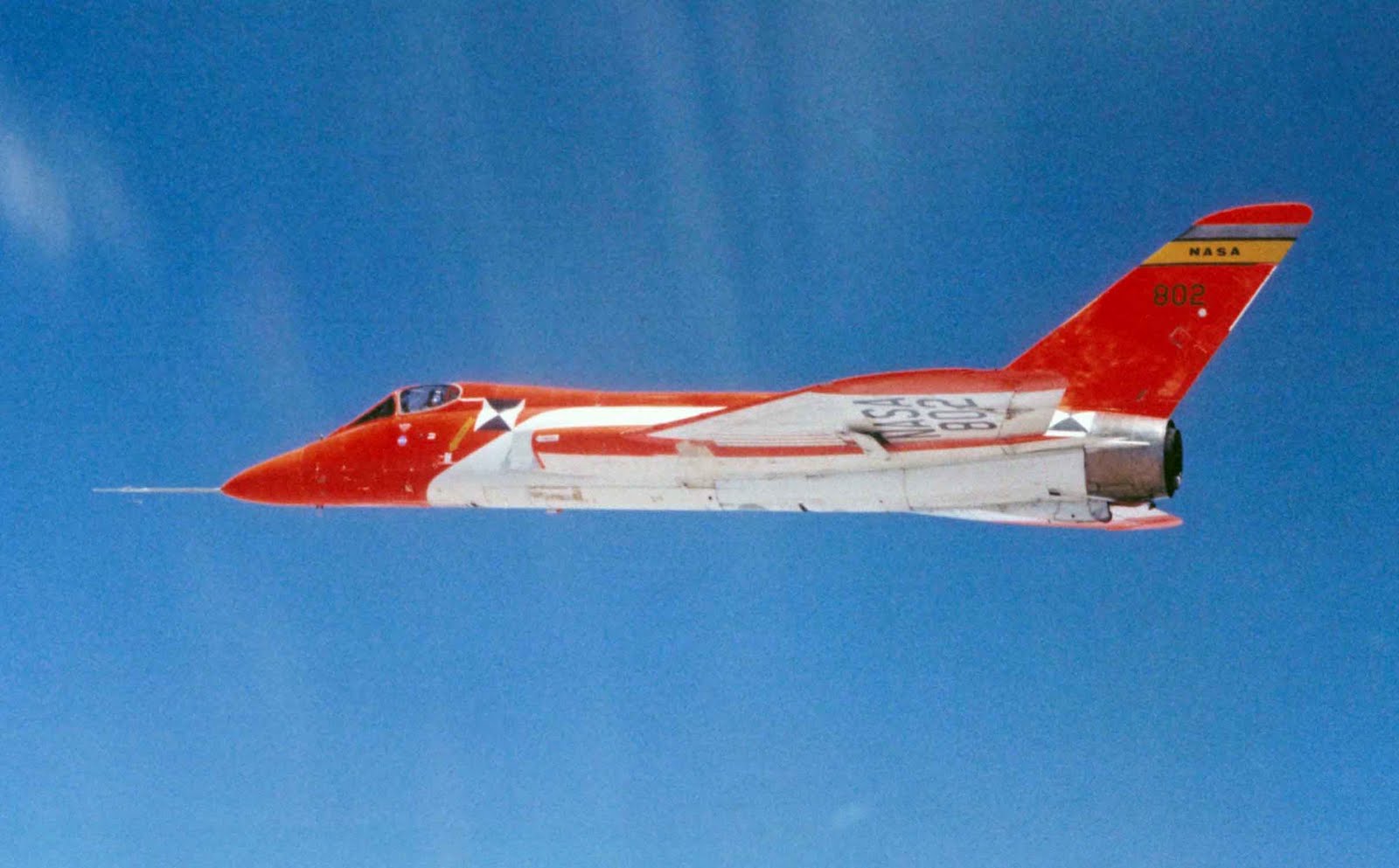 nhungdoicanh: Douglas F5D Skylancer