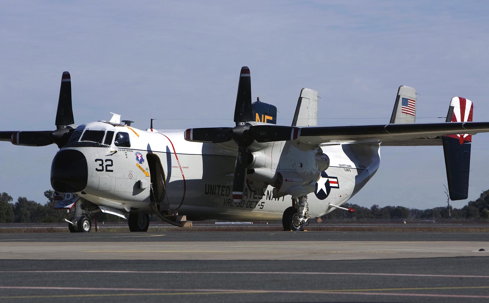 nhungdoicanh: Grumman C-2 Greyhound