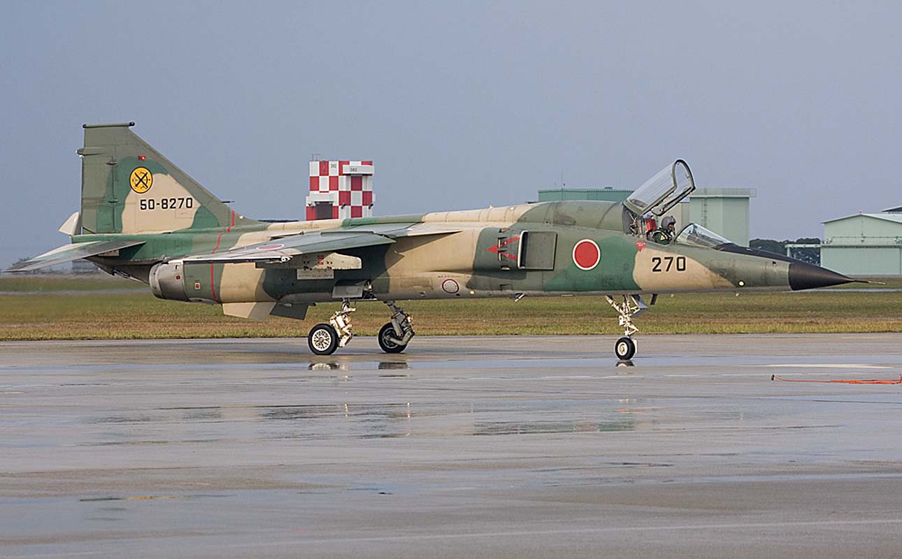 nhungdoicanh: Mitsubishi F-1