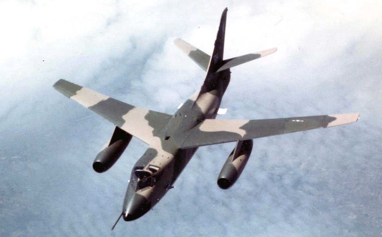 nhungdoicanh: Douglas B-66 Destroyer