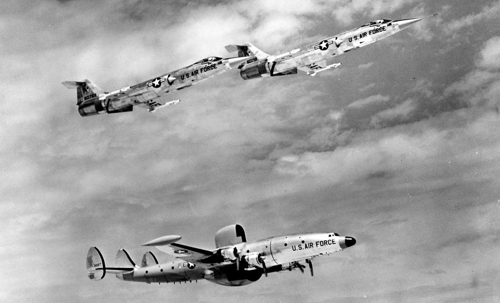 nhungdoicanh: Lockheed EC-121 Warning Star