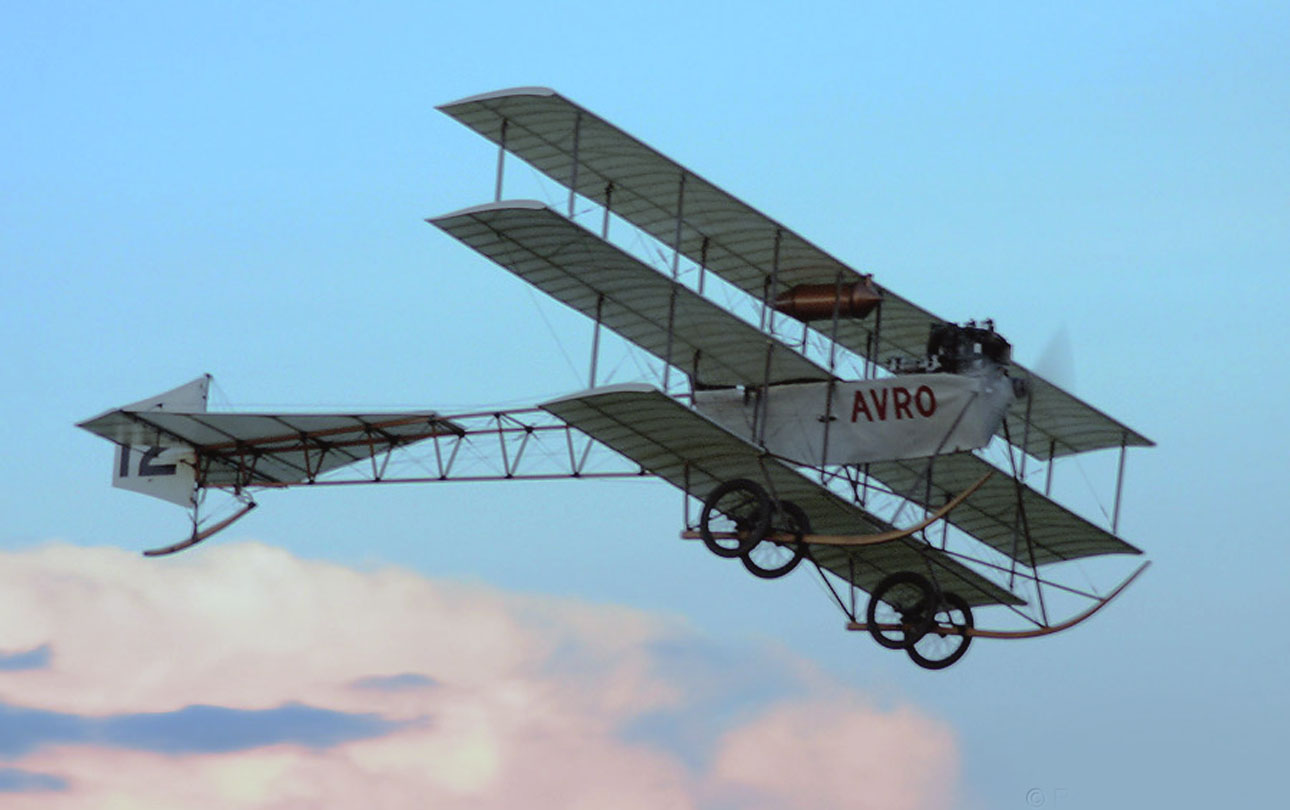 nhungdoicanh II: Roe Triplane (Avro Triplane)