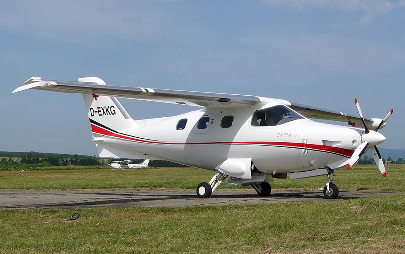 nhungdoicanh: Extra EA-400