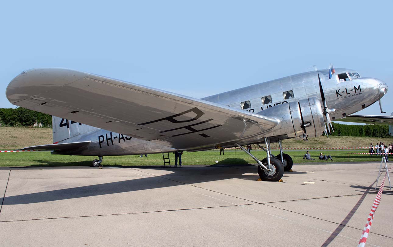 nhungdoicanh: Douglas DC-2