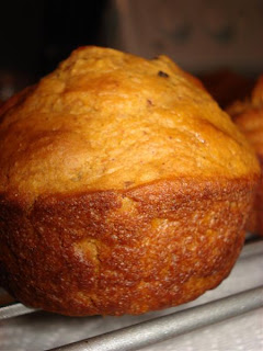 Erin's Eats: Healthy Pumpkin Raisin Muffins