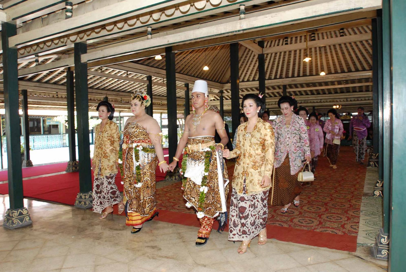 TRADITIONAL WEDDING: Panggih, Upacara Puncak Sarat Makna ( Bag I )
