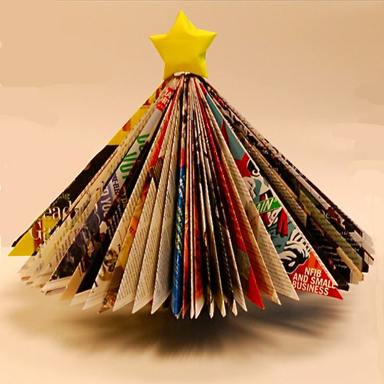 DIgenY: DIYable Christmas Tree Countdown: Magazine Tree