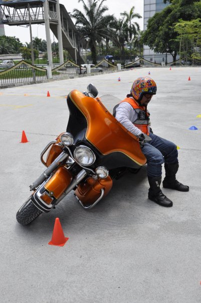 roi harley-davidson malaysia: How to lift a fallen motorcycle?