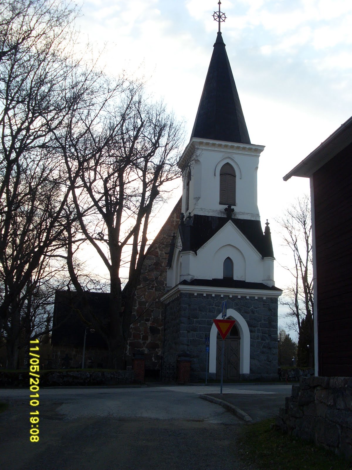 Vanajan kirkko keskiaikainen kivikirkko ja hautausmaa-alue nähtävyys ...