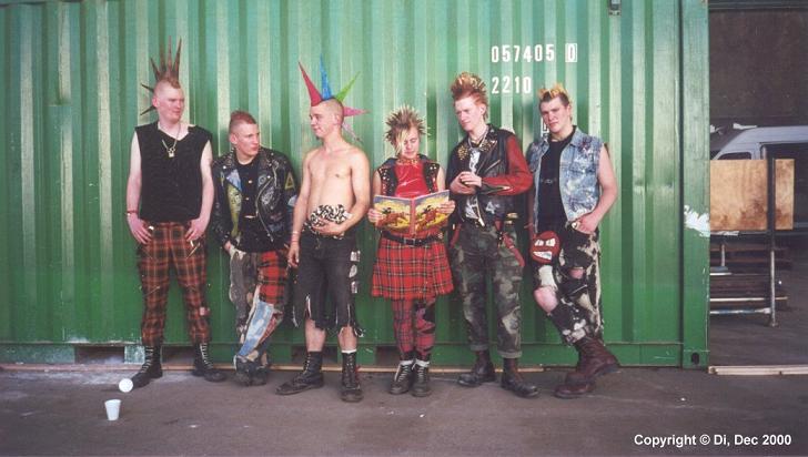TRIBUS URBANAS: LOS PUNK
