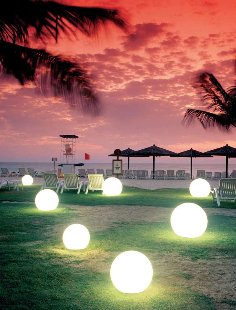 maaagda: Moonlight Outdoor Light & Globes