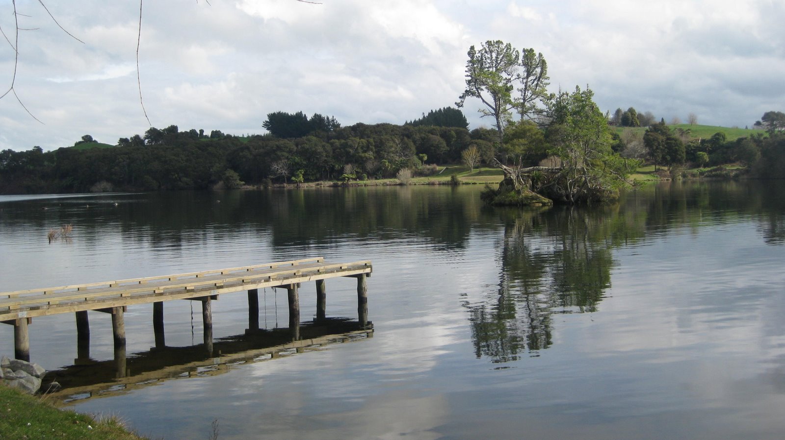 Sempiterna Me.....: Jones Landing ..Lake Arapuni on the Waikato River..