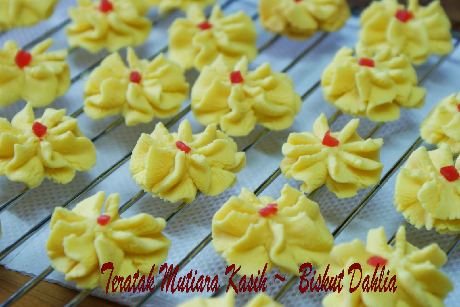 Biskut Dahlia - TERATAK MUTIARA KASIH