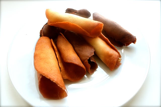 Hungry?: chocolate and vanilla Tuiles!!!!