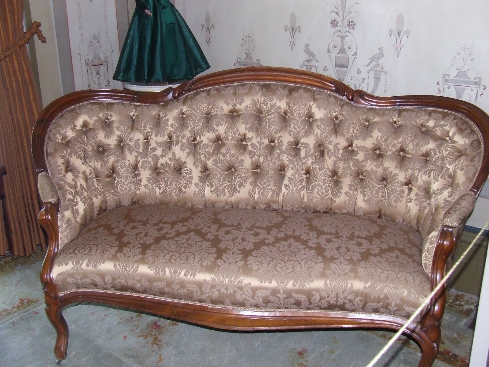 My Blue Cottage: Shopping for a New/Old Couch