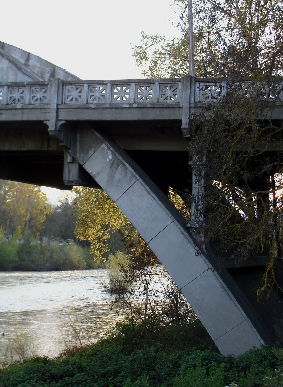On Being Notorious...: The Caveman Bridge in Grants Pass @ Sunset