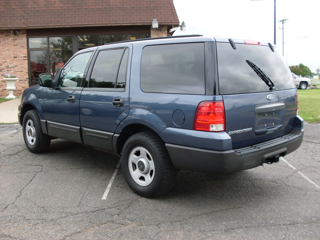 Ride Auto: 2004 Ford Expedition XLS
