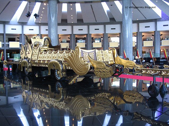 相 。享 ~ My Discovery: The Royal Regalia Building, Brunei Darussalam