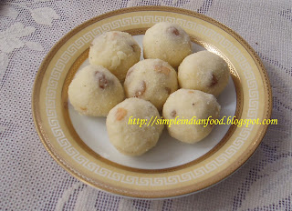 Simple Indian Food- An Easy Cooking Blog: Sago/Sabudana Ladoo