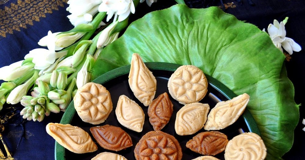 A Homemaker's Diary: Nolen Gurer Sandesh (Bengali Cottage Cheese Fudge ...