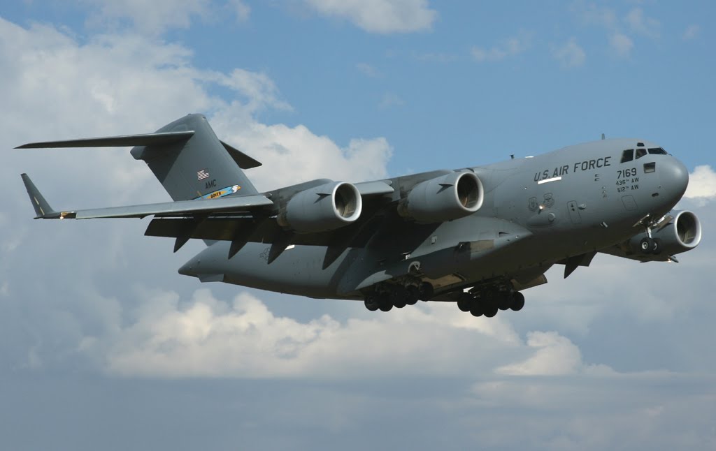 Aero Pacific Flightlines: USAF C-17A arrives at John Wayne