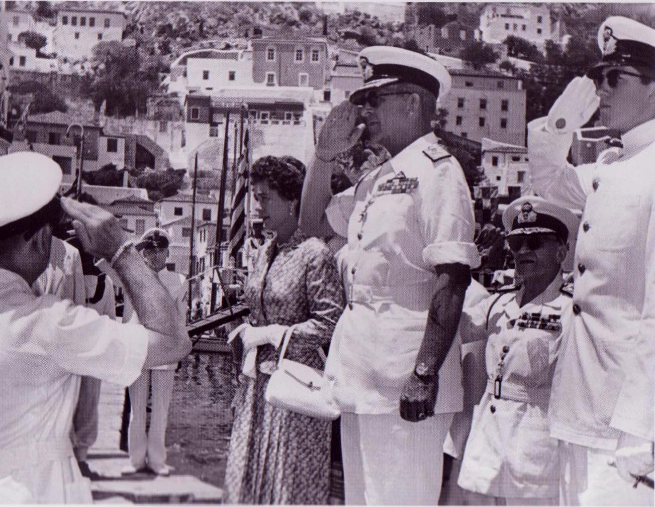 Ύδρα η πατρίδα της ψυχής μου: ΜΑΤΙΕΣ ΣΤΟ ΠΑΡΕΛΘΟΝ ΤΗΣ ΥΔΡΑΣ ΑΠΟ ΤΟ ...