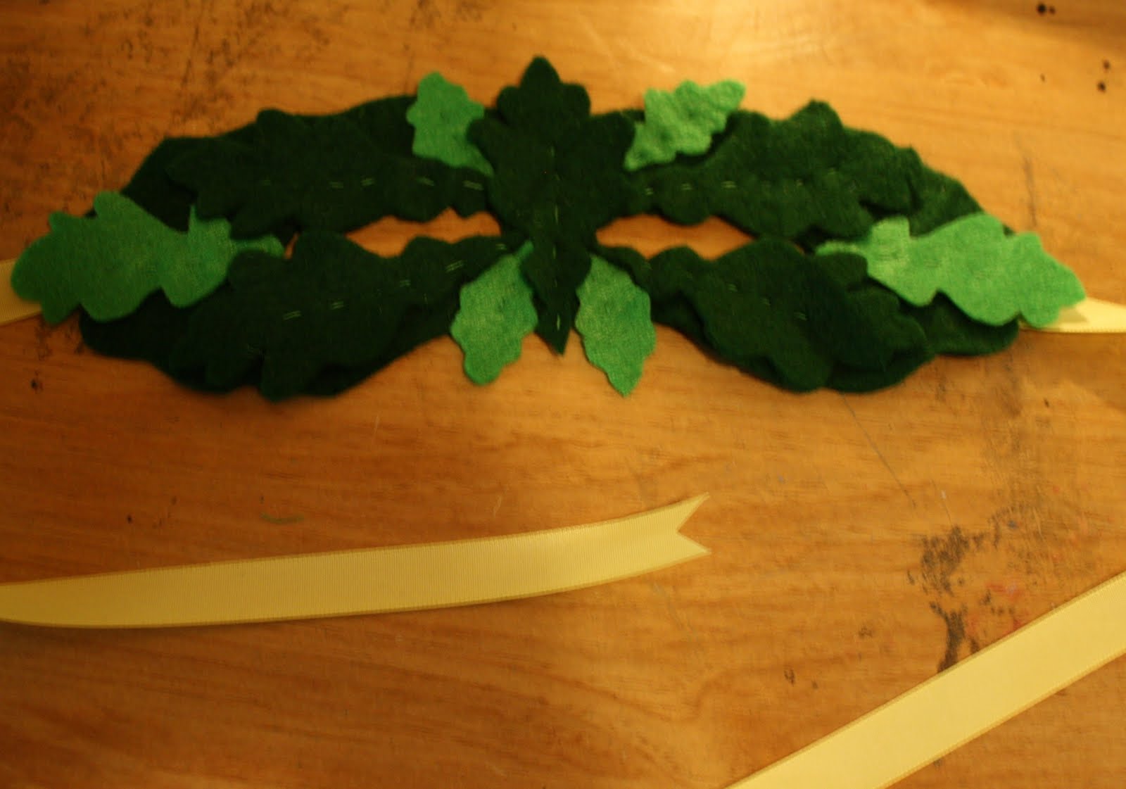 Aux Demilunes: Green Man Mask PATTERN and TUTORIAL :)