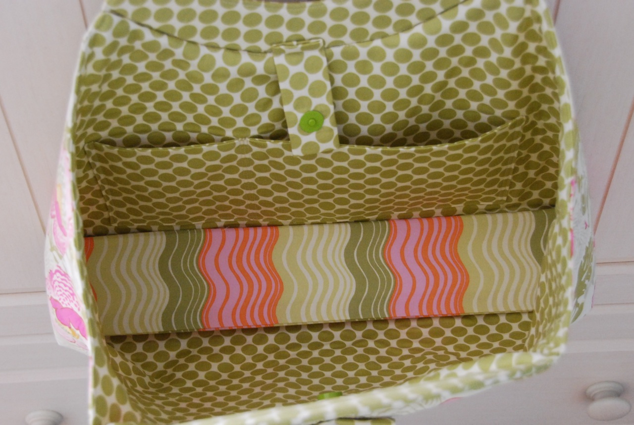 Pin. Sew. Press.: Miss Maven Ruffled Handbag