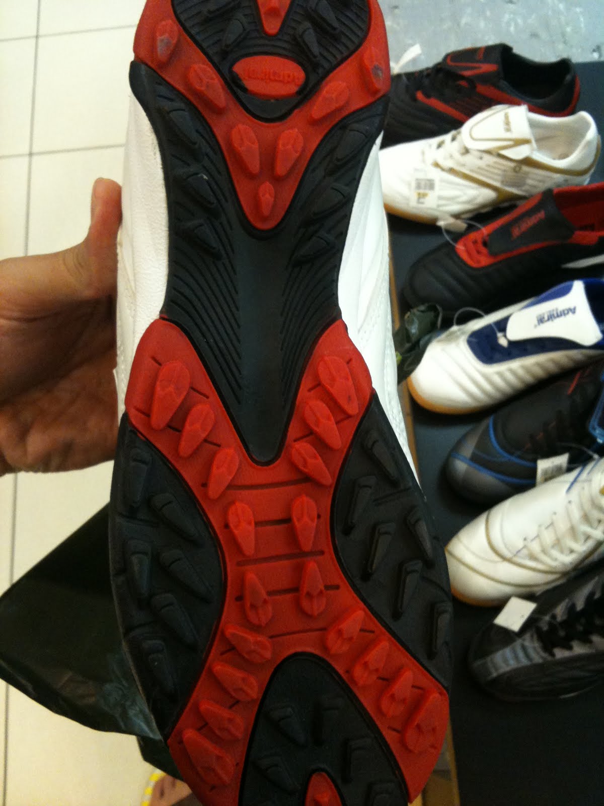 Golf Shack: Use Astro Turf Futsal Shoes as your Alternative Golf Shoes!