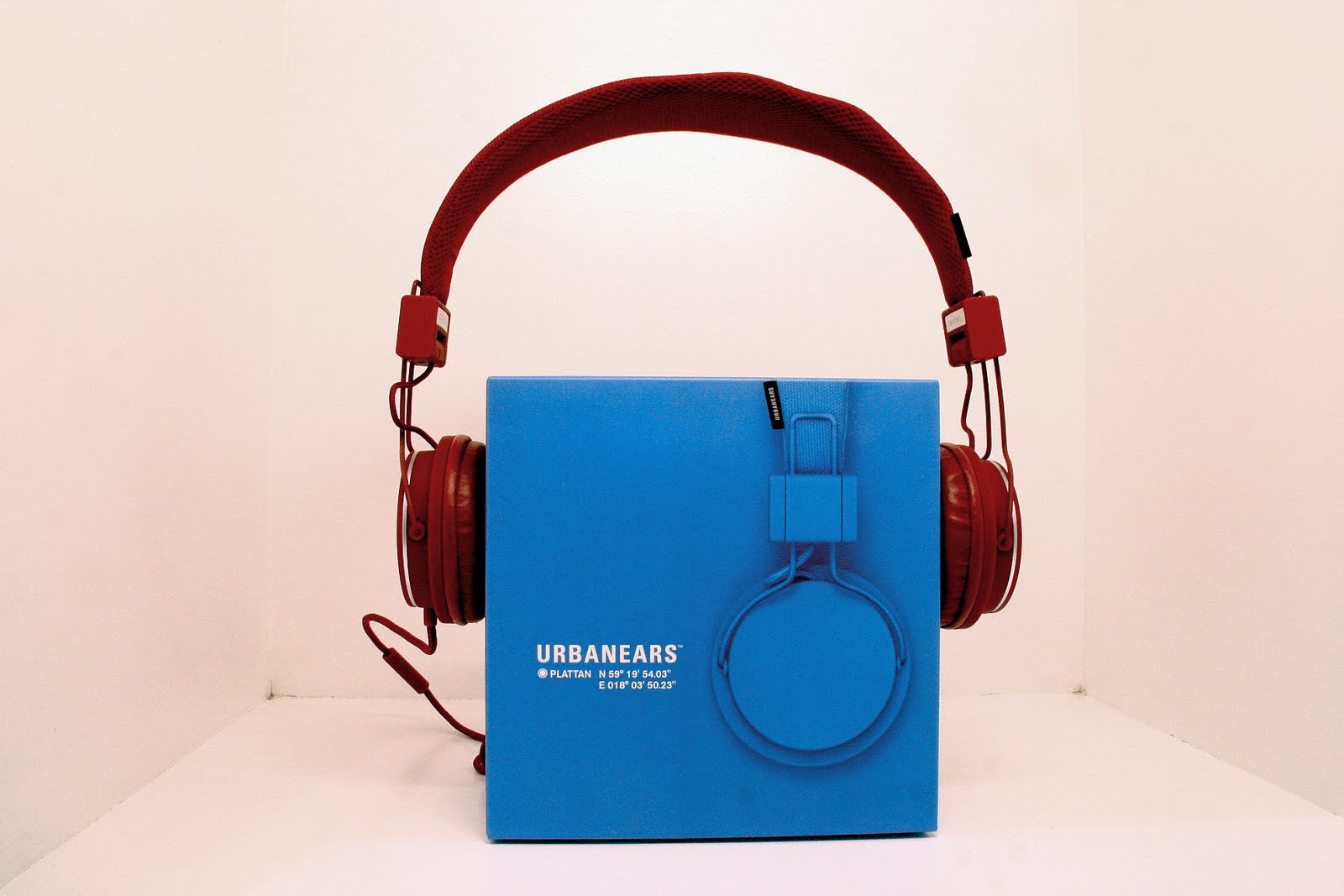 BIG BROBOT: advent calendar n°15: URBANEARS in 2 new colors: blue and wine