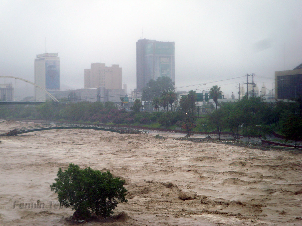 Monterrey, México: Fotos del Huracán Alex