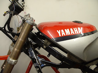 Motorprojects: Project: Yamaha FZ750 Racer