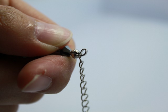 Irish Beading: Basic Technique: How to use Clamshell and Crimp Bead