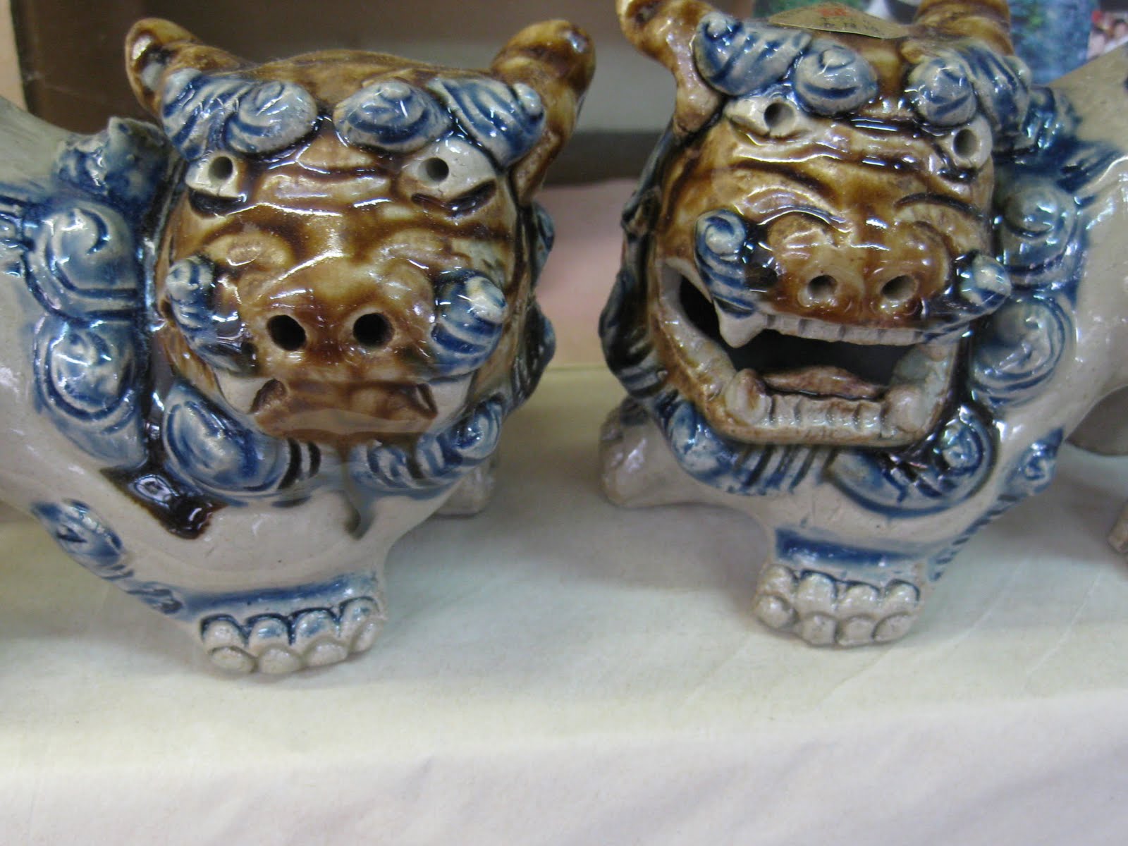 worldgrazer: Shisa Always Come in Pairs