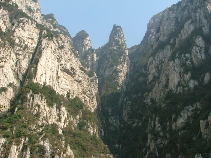 BEAUTIFUL ISLAND: The 72 Peaks of The Song Shan Mountains