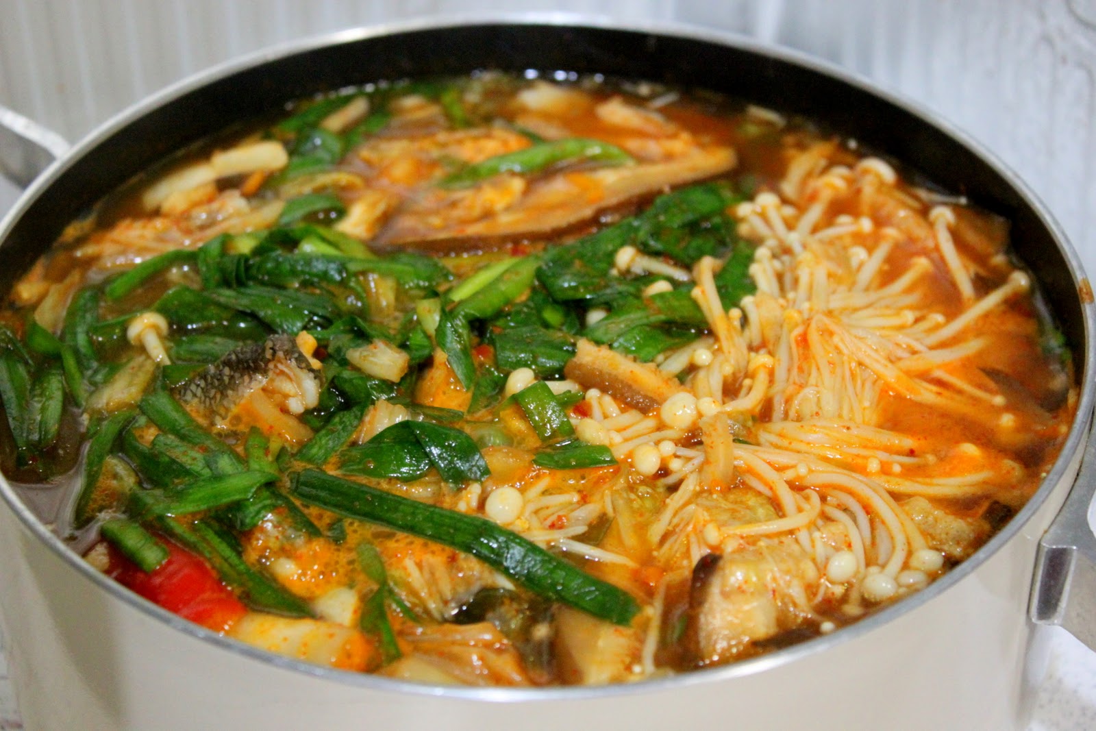 A Box of Kitchen: Kimchi nabe (kimchi steamboat dish)