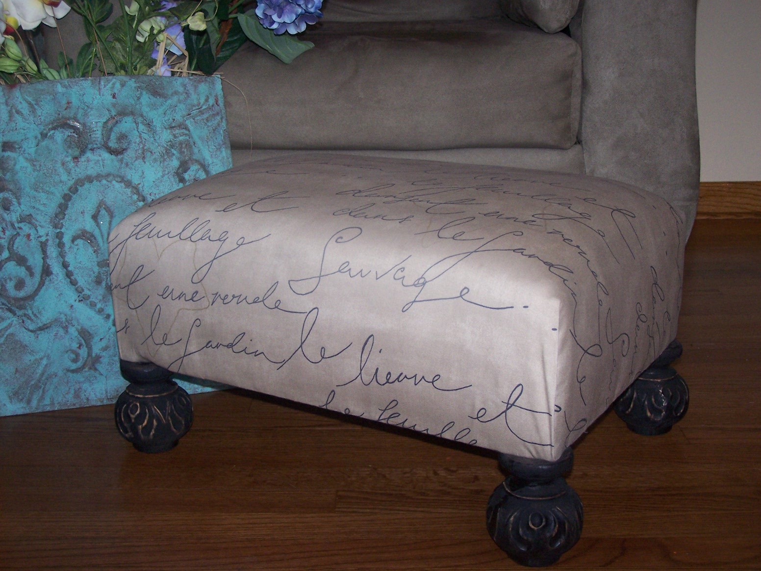 Nitty Gritty Pretty: Upholstered Footstool: Before and After