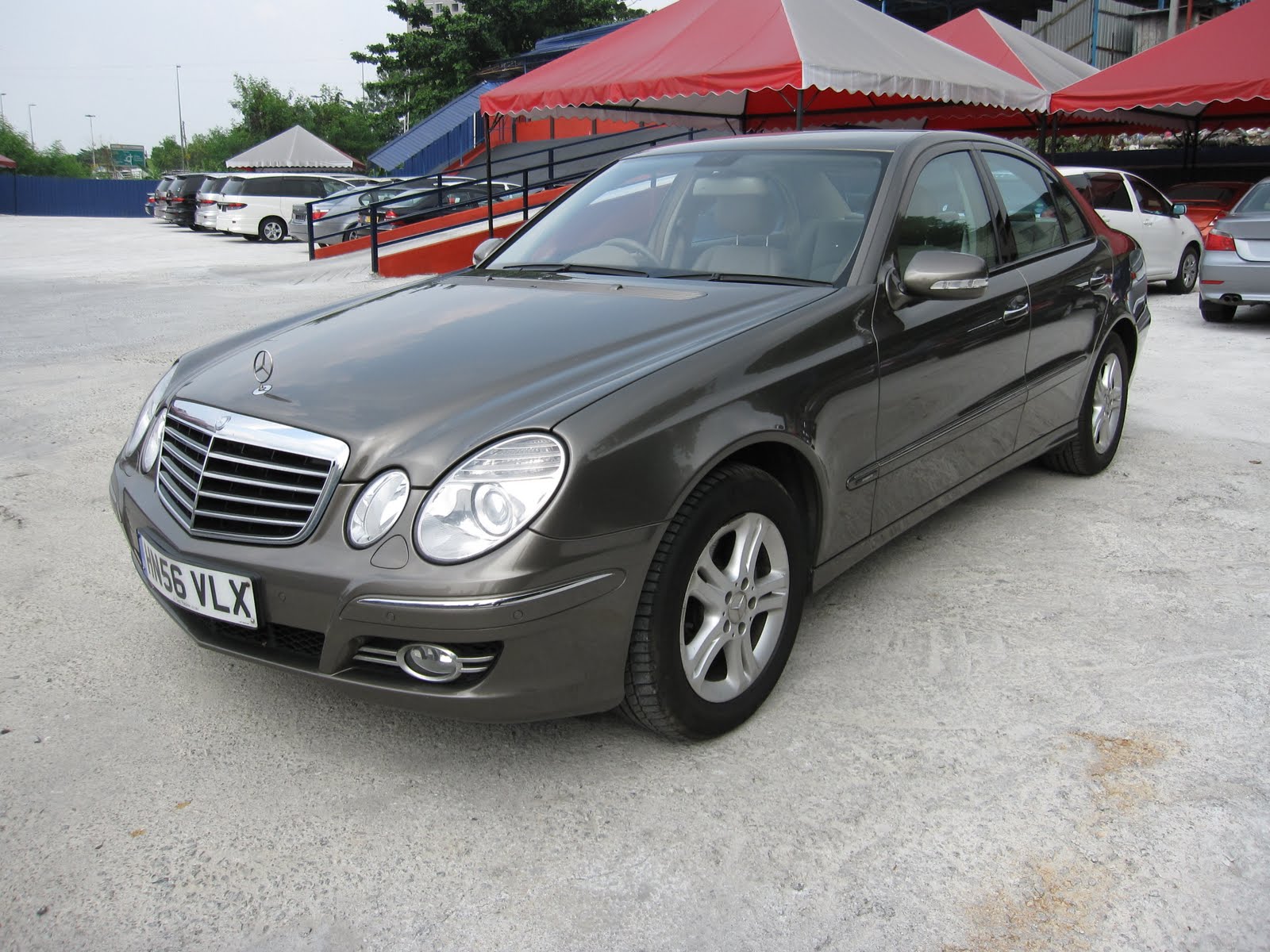 Exotic & Prestigous Marquee: Mercedes Benz E240 W211 Avangarde -05Unreg