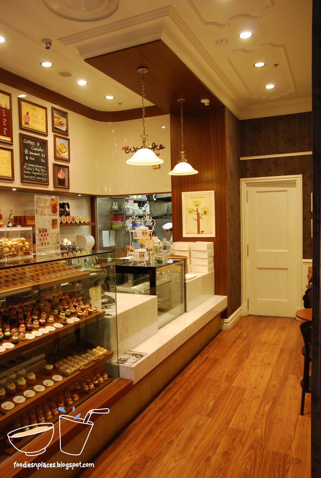 Foodies N Places: The Cupcake Family