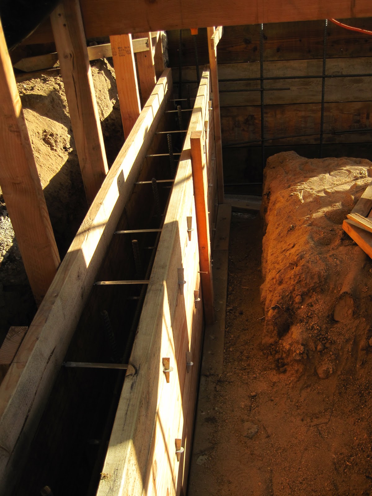 our house on the hill: Progress on stem wall forms and rebar layout