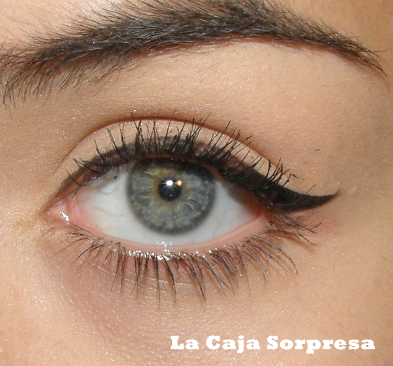 La Caja Sorpresa: Cómo delinar el ojo ( estilo pin up)