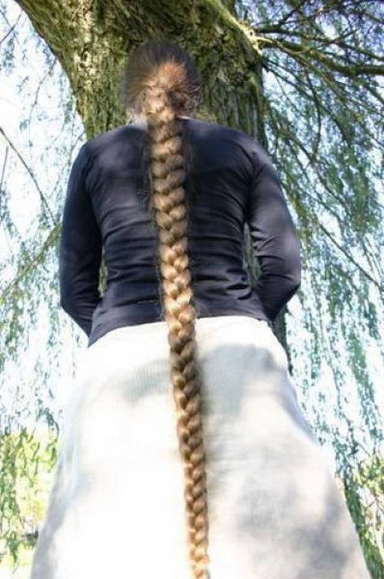 Tube Article: Girls Through The History With Unusually Long Hair