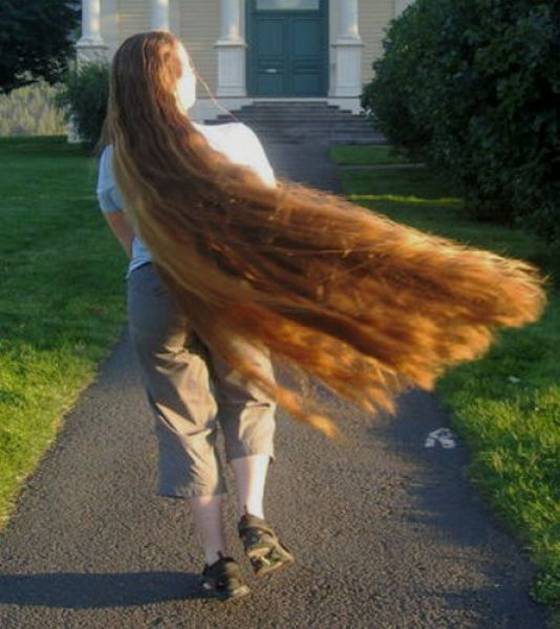 Tube Article: Girls Through The History With Unusually Long Hair