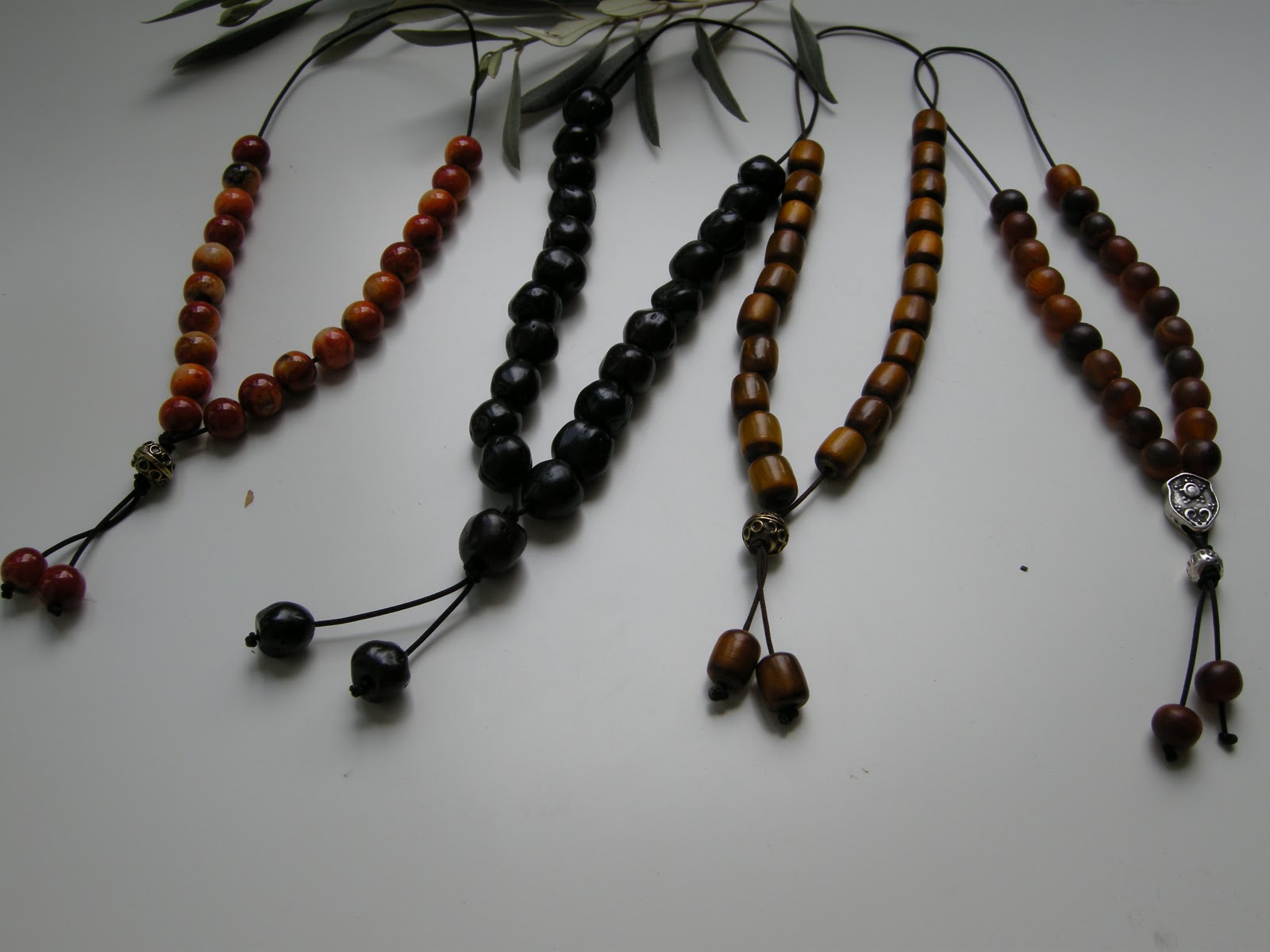 OrKy handmade jewellery: ΔΗΜΙΟΥΡΓΙΕΣ ΜΕ ΚΟΜΠΟΛΟΓΙΑ, ΜΠΕΓΛΕΡΙΑ ΚΑΙ ΓΟΥΡΙΑ