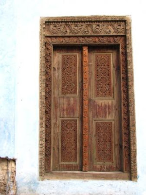 Lively-wood: Zanzibari Doors...Unique & Intricate