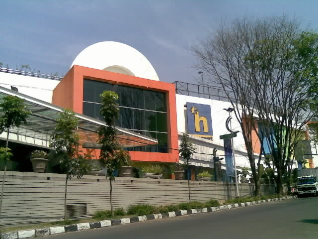 Interesting Places to Visit in Bandung: Bandung Indah Plaza (BIP)
