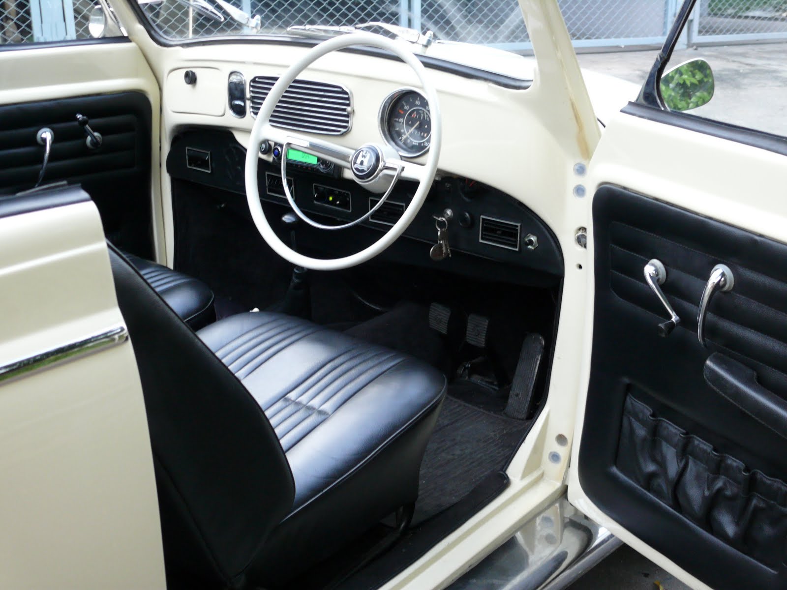 Retro Automobili: Volk Swagen Beetle Convertable (1962)